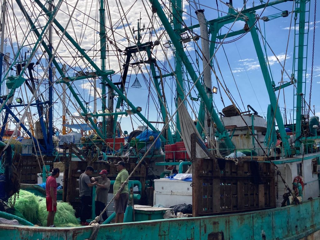 Hora de zarpar. Pescadores ’empacan’ sus ilusiones para llevarlas a ...