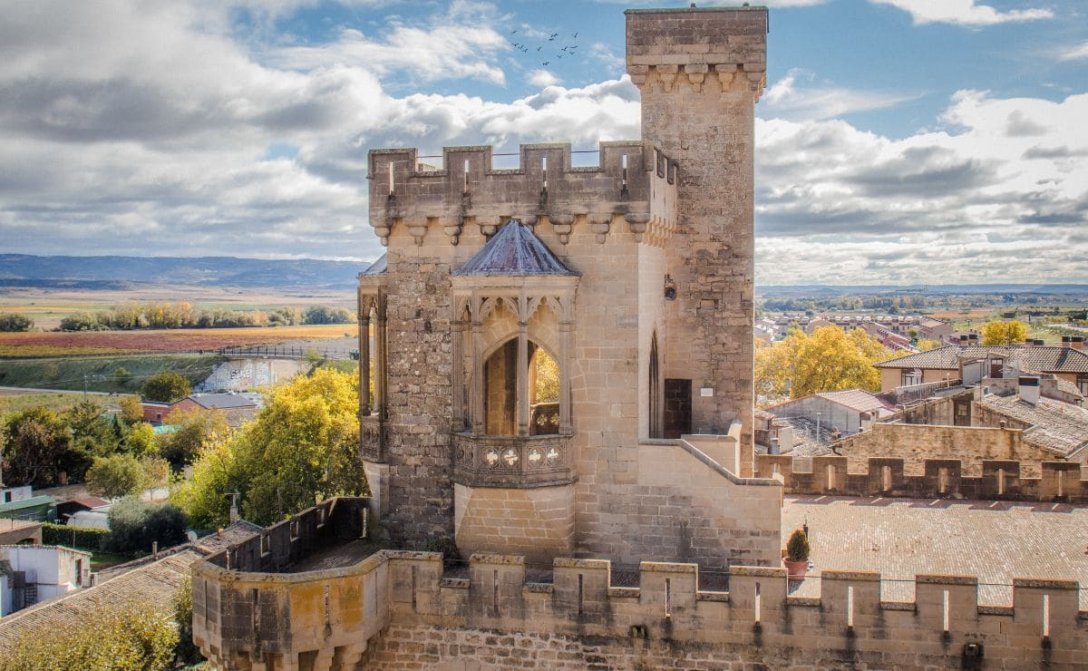 5 pueblos medievales en España que tienes que visitar este otoño – Dimension Turistica Magazine