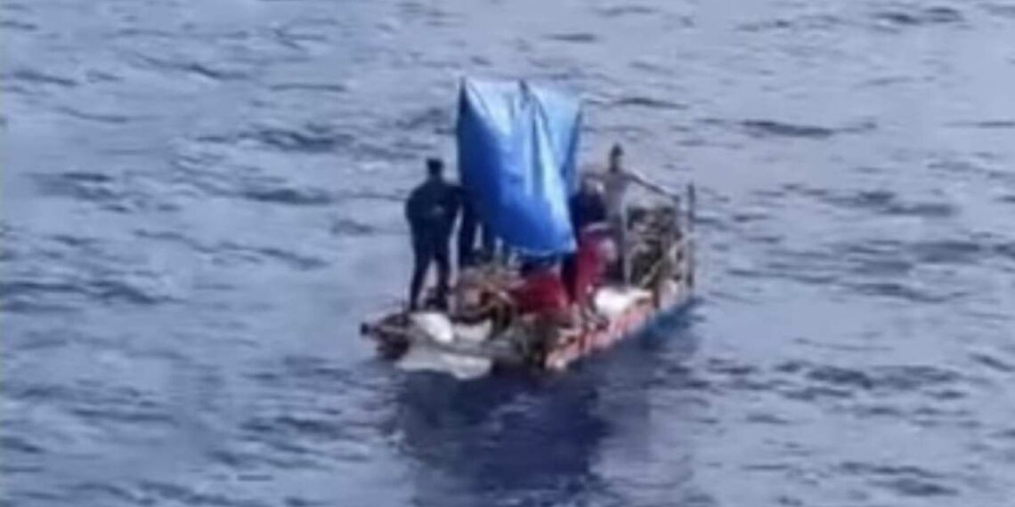 Crucero rescata a ocho balseros cubanos en el Estrecho de Florida ...