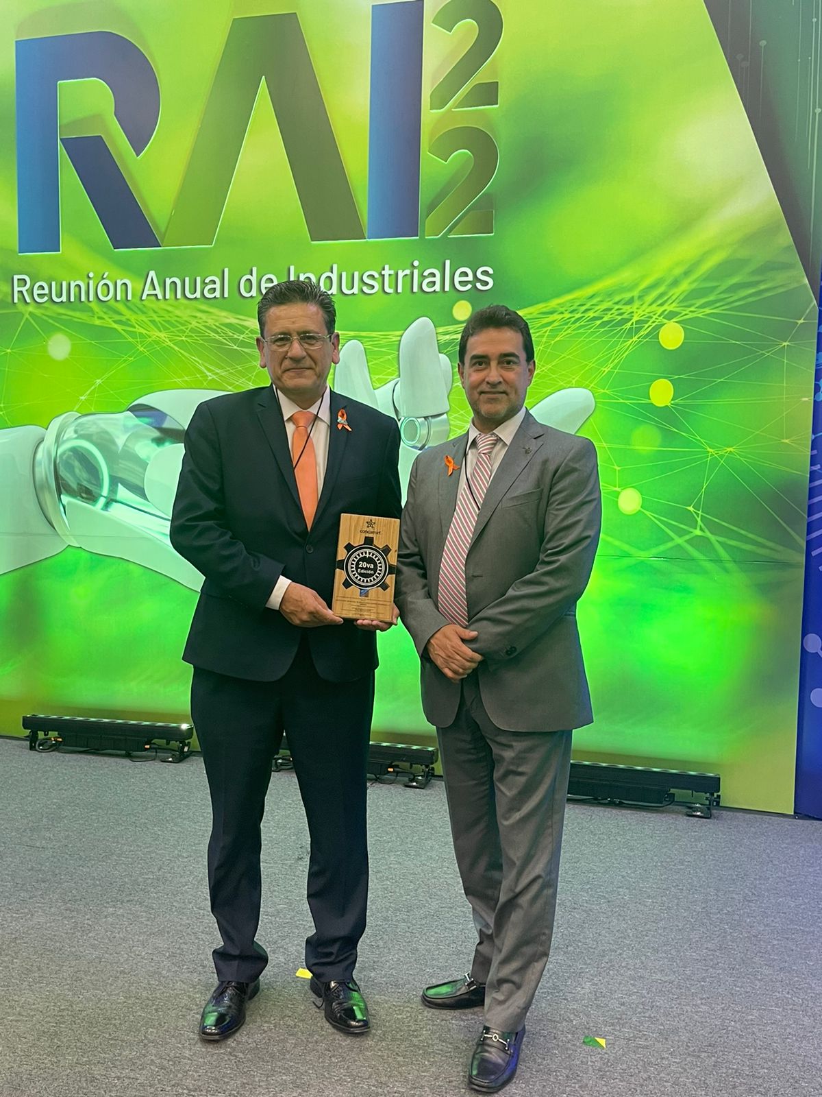 Los industriales hicieron entrega de un reconocimiento a AMRACI ...