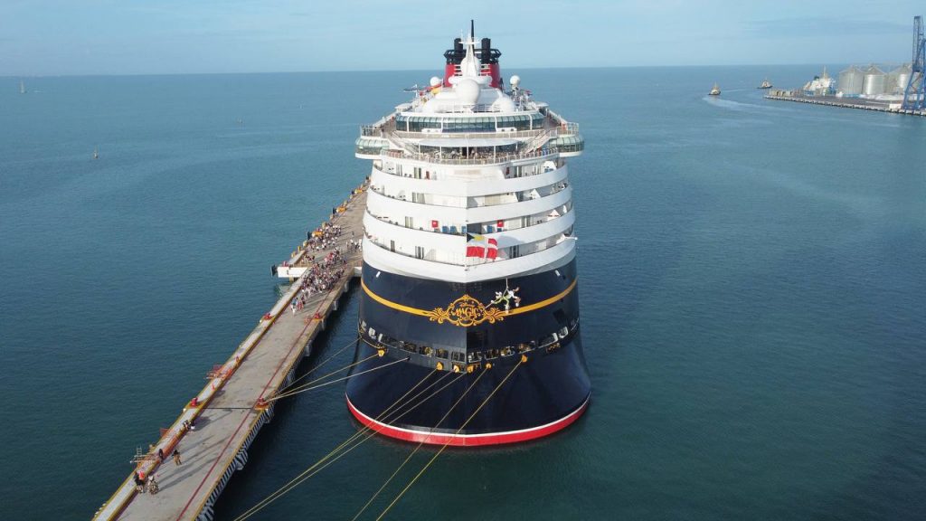 Miles de turistas llegan a Yucatán con el arribo del crucero Disney ...