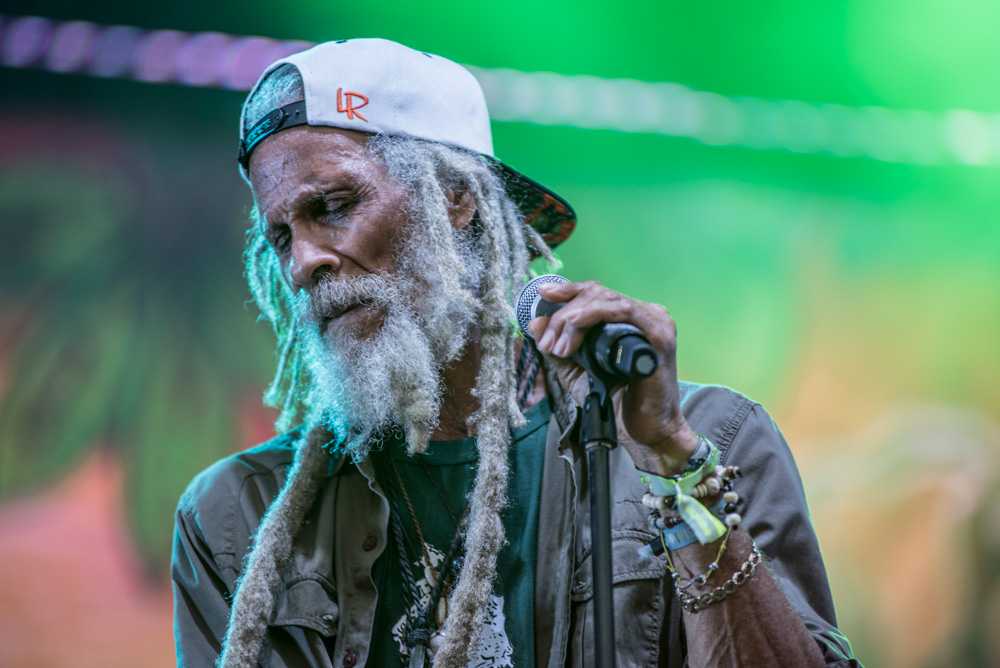 Historia viva del reggae: el viaje espiritual de Cedric Myton llega a ...