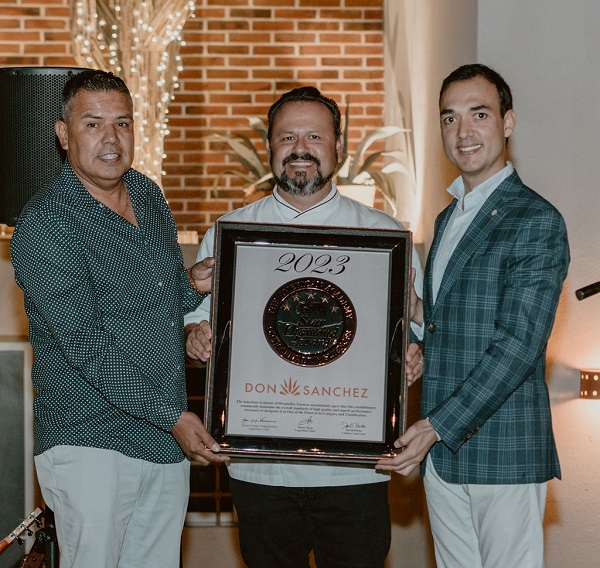 Don Sánchez y chef Edgar Román son reconocidos con el prestigioso ...