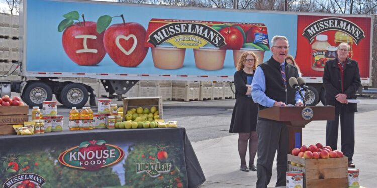 Knouse Foods apoya la transformación de manzanas excedentes en alimento ...